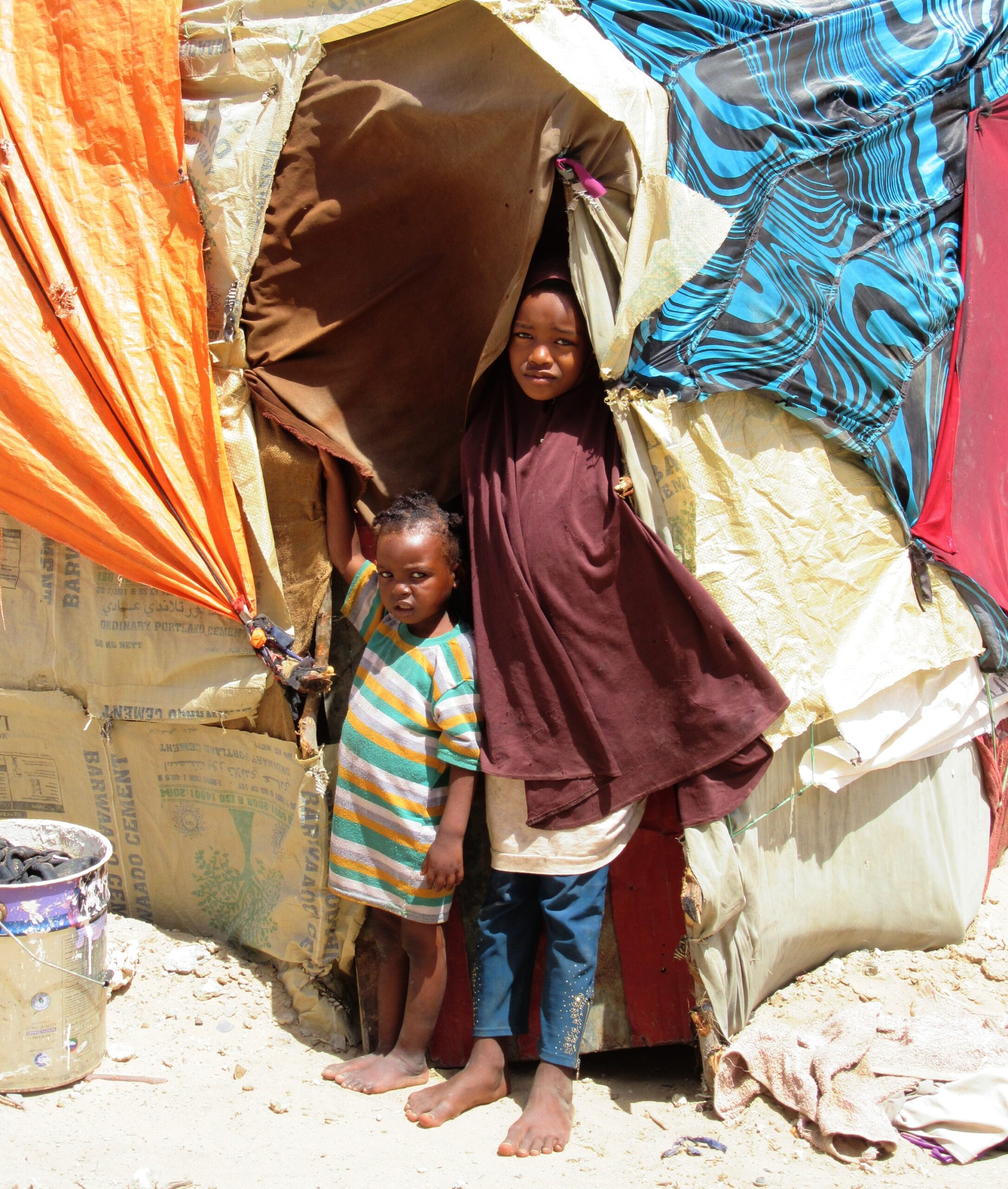 On the Edge of Disaster: Somalis Forced to Flee Drought and Near Famine ...